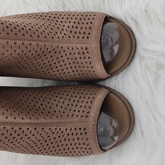 Lucky Brand | Shoes | Lucky Brand Open Toe Perforated Block Heel Tan ...